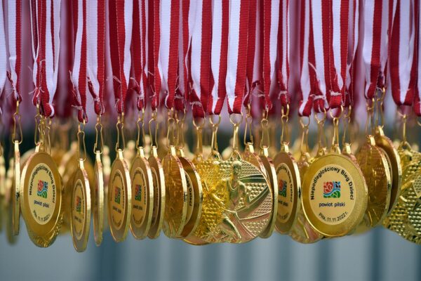 The Fun of Giving Awards - Muskurado